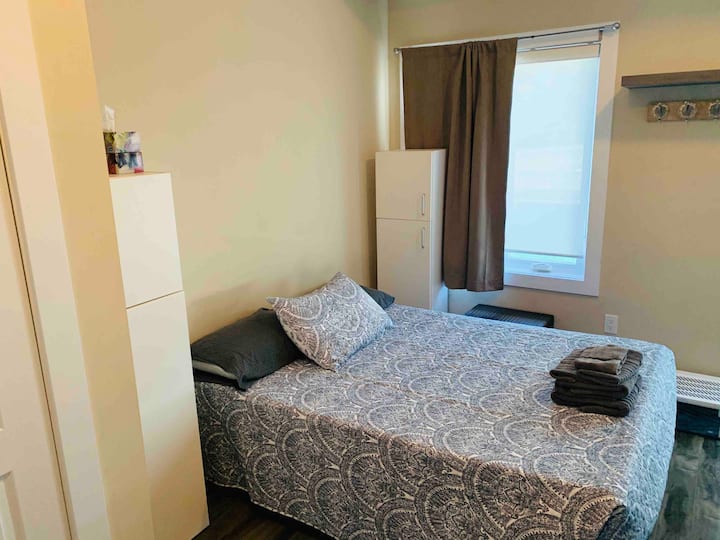 Quaint Bachelor Apartment - Barrie
