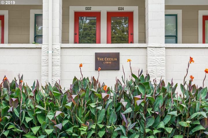 Old Portland Charm, Perfect Southeast Location - Portland, OR