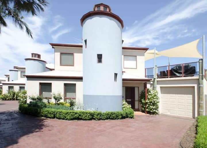 Lighthouse -Luxury, Location Perfect & Water Views - Phillip Island