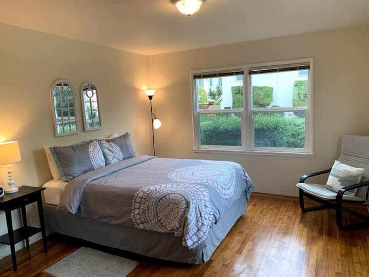 ...2br Steps From Downtown Menlo Park... - Atherton, CA