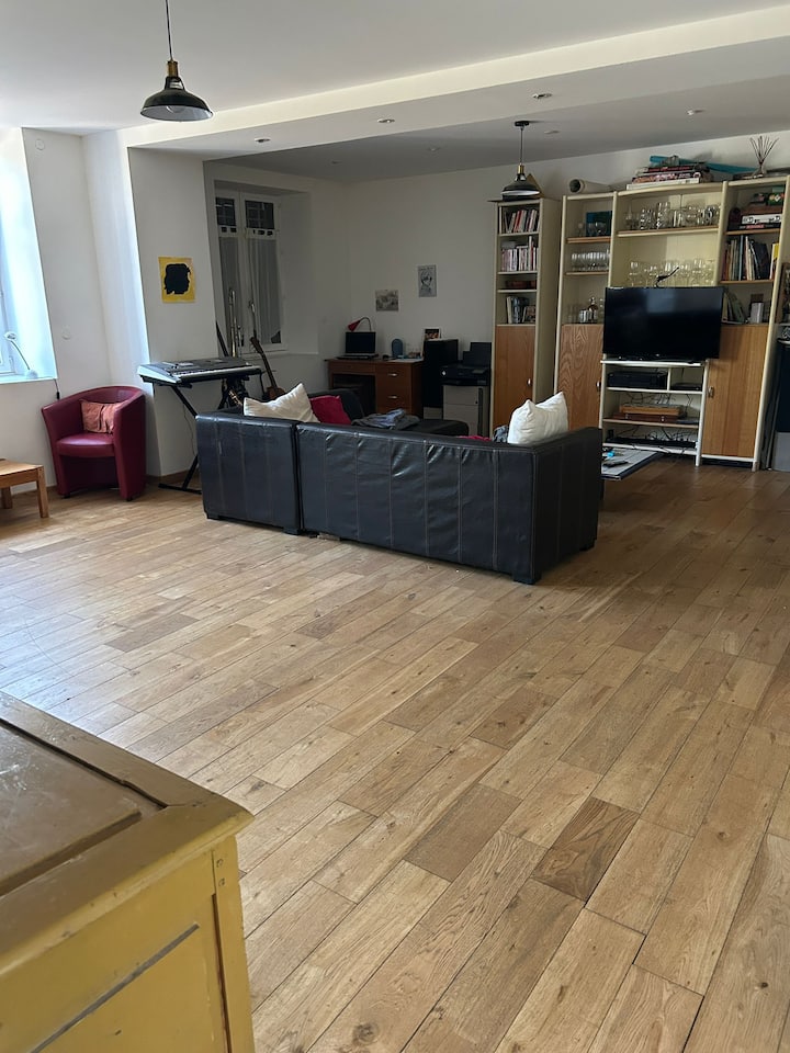 Chambre Dans Une Grande Maison. - Besançon