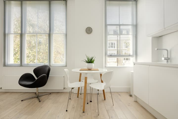 Relax & Unwind In A Cool Minimalist Apartment - Earls Court