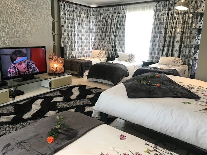Africa Paradise - Luxury Suite Jet Bath & Shower-6 - Benoni