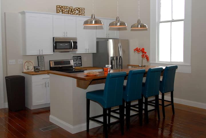 The Sanctuary - A Unique Lodging Experience - Great Seal State Park, Chillicothe