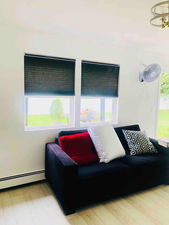 A Room / Living (Entire Unit)room Work Friendly - Deer Park, NY