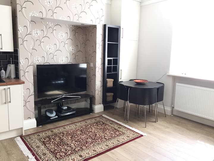 Modern Seafront Apartment On Llandudno Promenade - Colwyn Bay