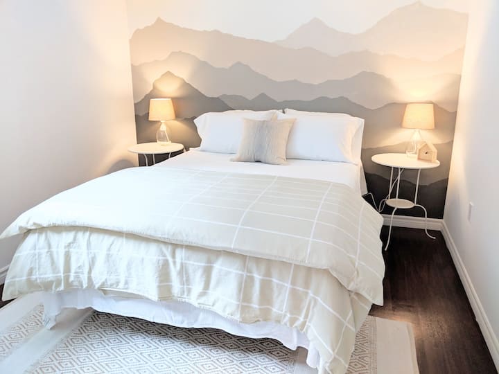 Private, Spacious W/laundry By Greektown - Toronto