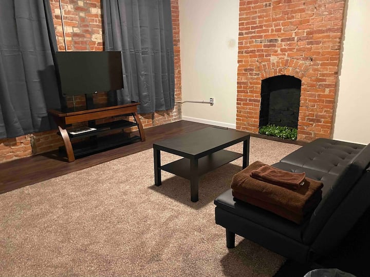 Olde Town East 2nd Floor Private Unit - 1 Bd - Columbus, OH