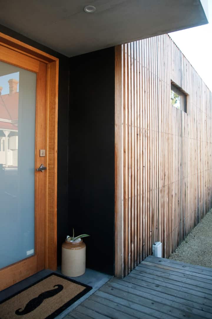 Seaside Meets City Modern 1 Bedroom Cottage & Wifi - Hobart