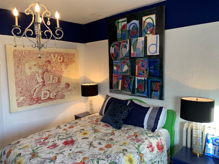 Spacious Rm East Hill Victorian - Belleville