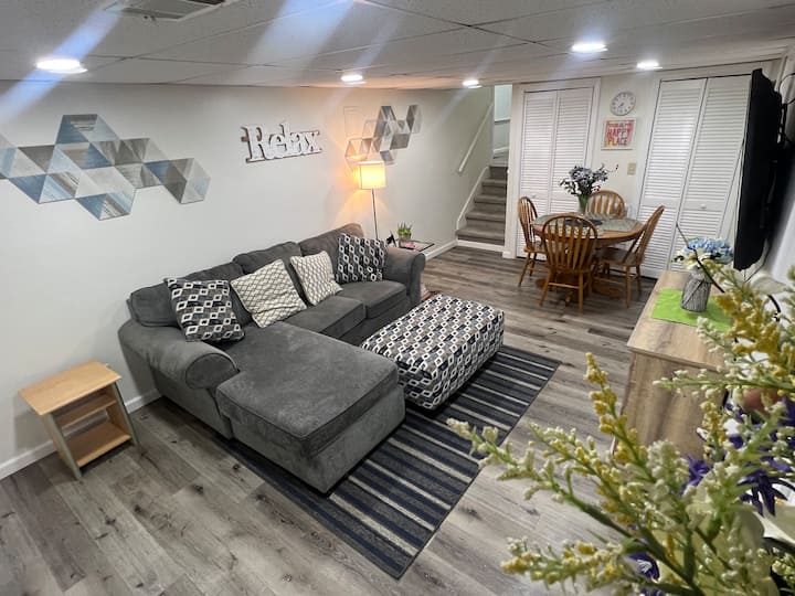 Nice Private Unit W/ Kitchen, Living Room & 2b/1b. - Stone Mountain, GA