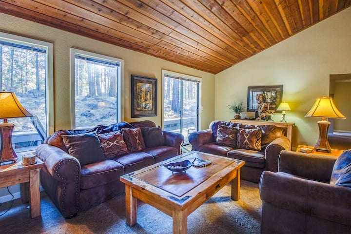 Pioneer 7 - Private Setting, Hot Tub, Dog Friendly - Sunriver, OR