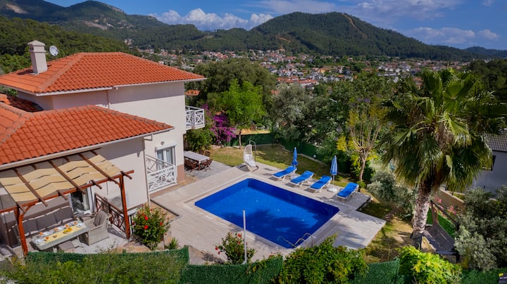 Göcek'de ÖZel Havuzlu 4+1 Villa Badem - Göcek