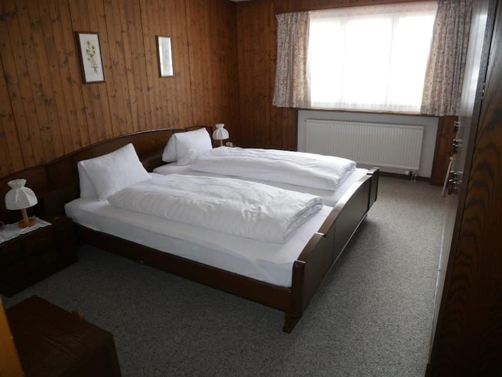 Ganze Hotel Zum Mieten
18 Zimmer
Insgesamt 42 Schlafplätze
10 Parkplatz
Frühstück Auf Anfrage - Klosters-Serneus