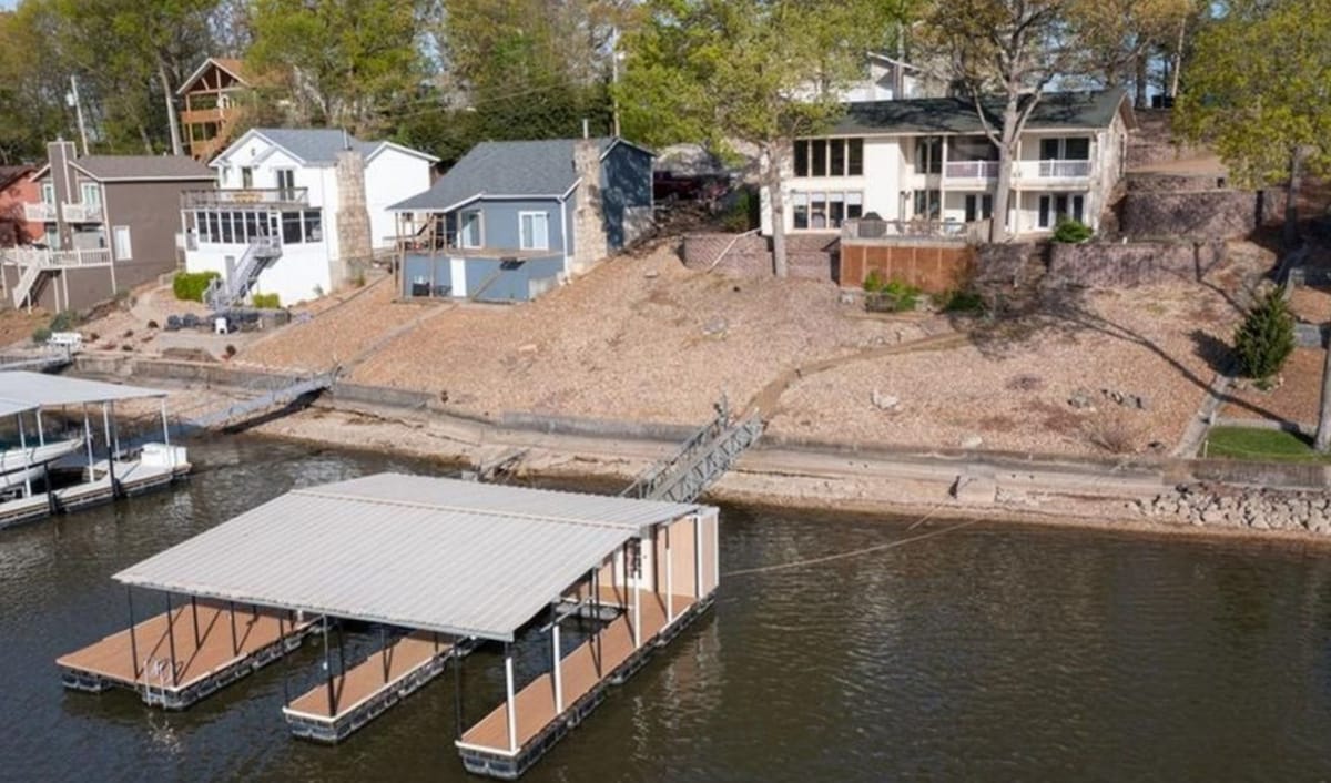 Lake of the Ozarks Waterfront Vacation Rentals - Missouri, United ...