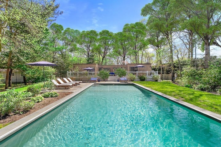 Modern Beach Bungalow With Heated Pool, Walk To Bay, Pet Friendly - Amagansett, NY