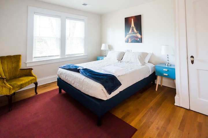 Avon House | Bright Large Family Home - Charlottesville, VA