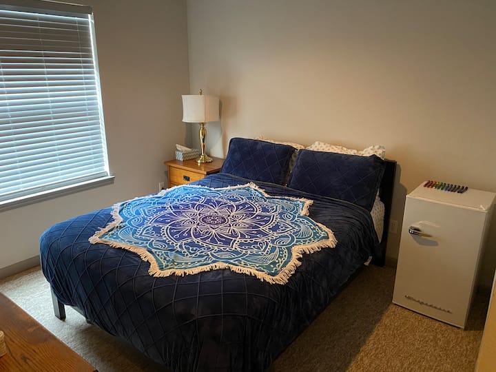 Room #1 - Warm+tempurpedic+streaming+fastnet+cozy! - Bellingham, WA