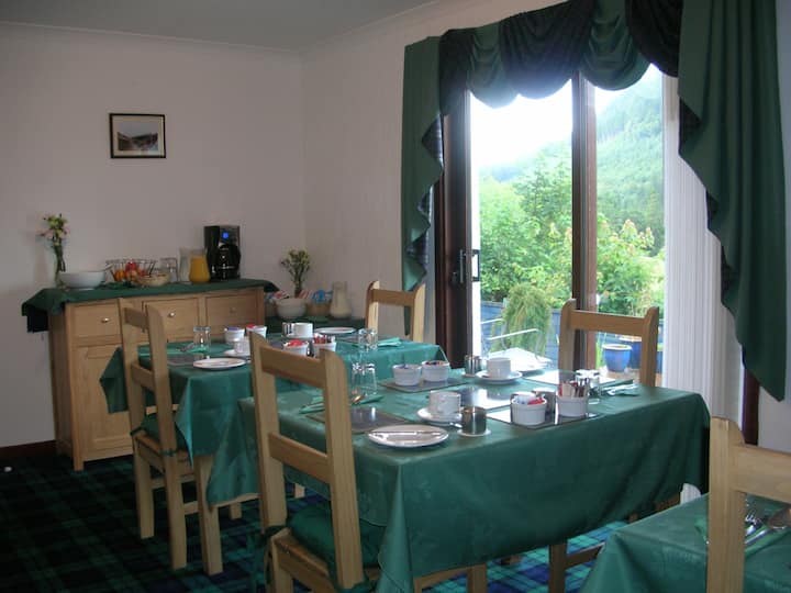 Darroch View B&b - Double En-suite Room - Loch Ness