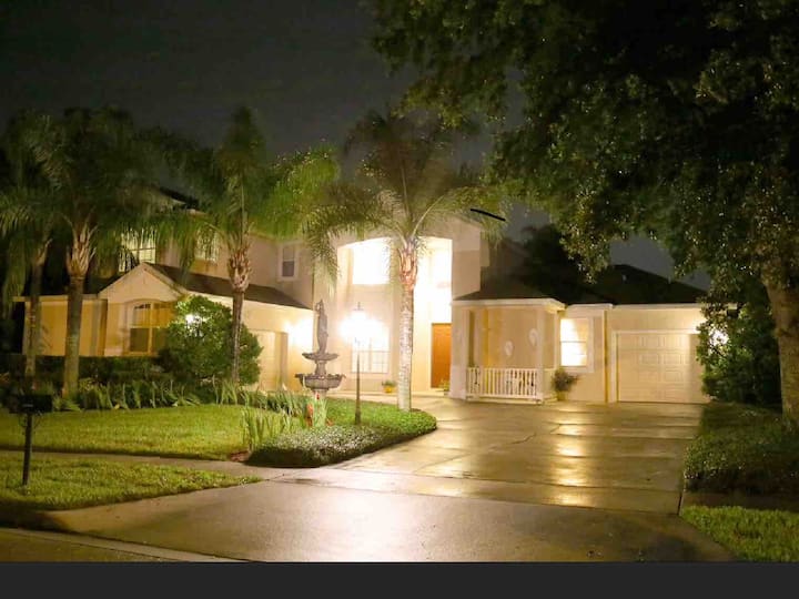 Centrally Located Orlando Luxury Home With Pool! - Apopka, FL