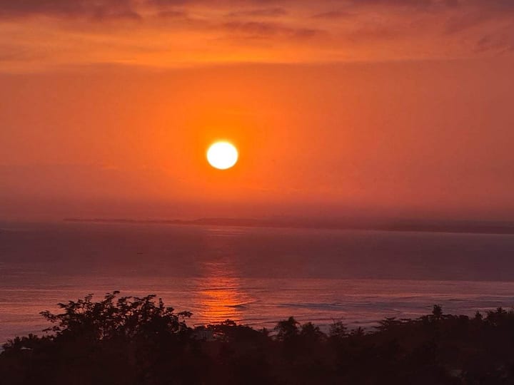 Hilltop Overlooking Ocean. Quiet Experience Nature - Sual