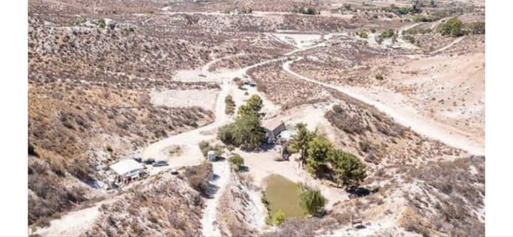 Private Dirt Road Fishing Pond With Gaming Room - Magic Mountain, CA