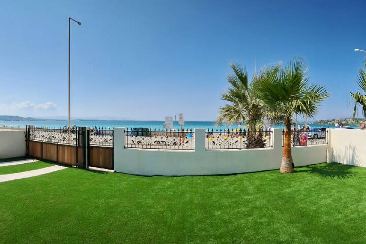Real Beachfront/waterfront Villa With Sunset View - Çeşme
