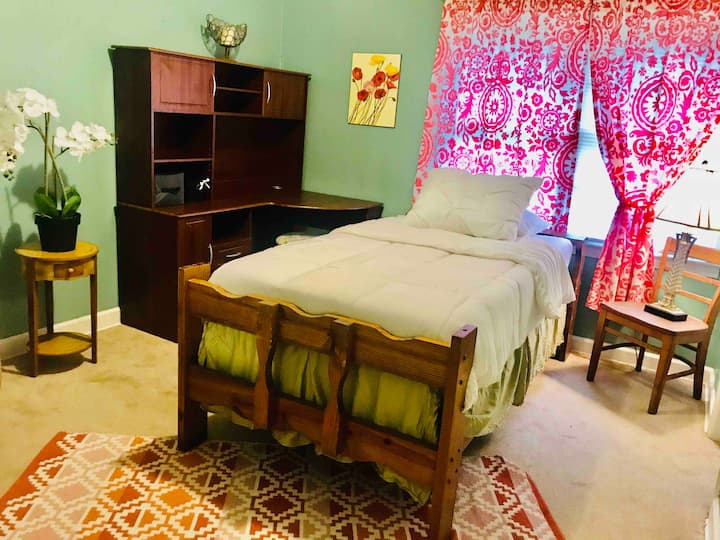 “Town & Country” “Green” 2  Bdrms/1bath/queen/twin - Greenville, SC