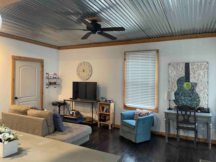 Cozy Dalton Cottage 1 Bed/1 Bath With Full Kitchen - Dalton, GA