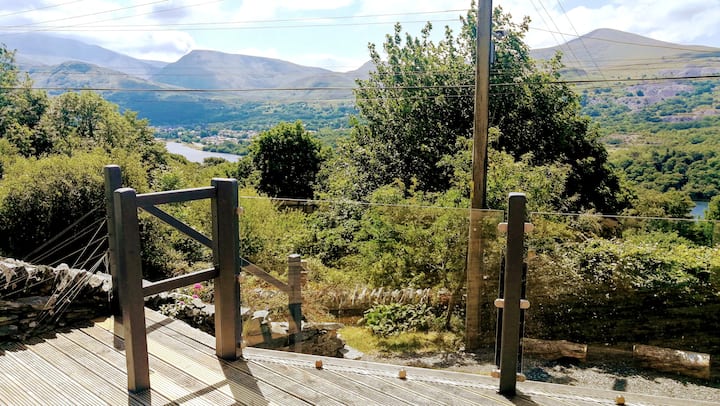 Near Llanberis - View Of Snowdon & Lake - Llanberis