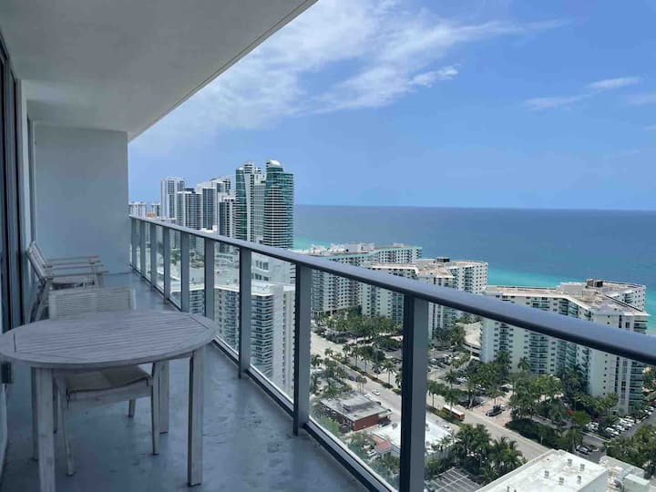 Luxury 2 Bedroom With Ocean View - Hallandale Beach, FL