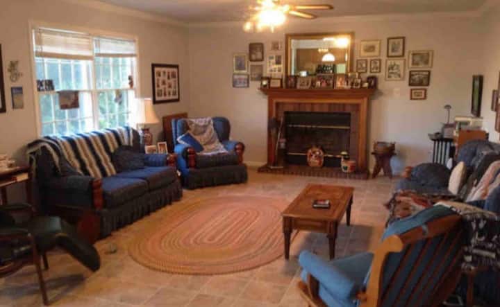 Bedroom With Private Bathroom - Alexandria, VA