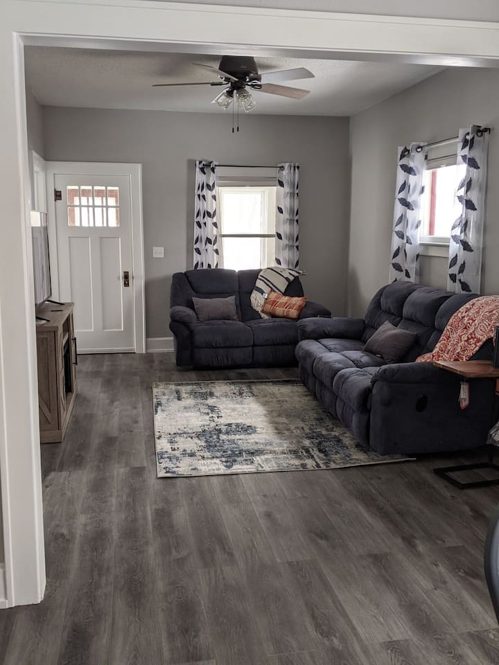 Clean Quiet 2-bdrm Apartment - Bismarck, ND