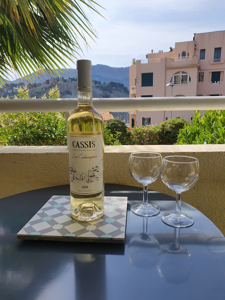 Beau T2 Dans Le Centre Ville Parking Et Balcon - Cassis