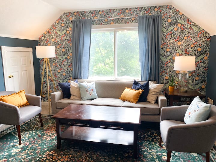 The Garden | Sheboygan 2 Br/1ba, Pet Friendly - Sheboygan, WI