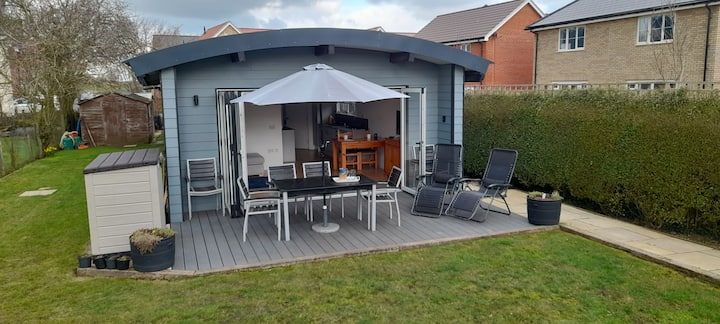 Bright Spacious Modern 1 Bedroom Annexe - Stowmarket