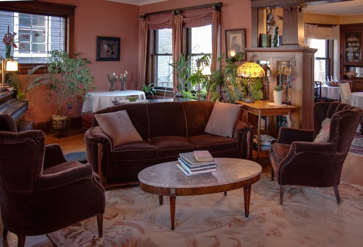 Como Lake B And B: Lakeview Room - Saint Paul, MN