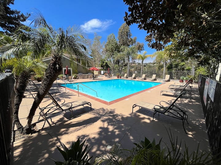 Entire 2br/2ba La Jolla Village Condo - San Diego, CA
