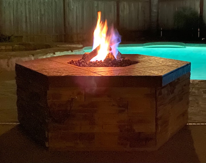 Fire Pit, Hottub/spa, Super Comfy Beds, 86 Inch Tv - Porterville, CA