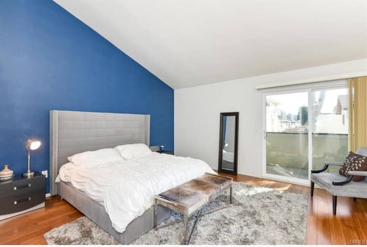 Entire Townhouse 1.5 Miles From The Beach - Seal Beach, CA