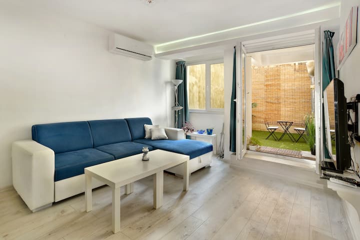 Central Apartment With A Private Yard - Sofia