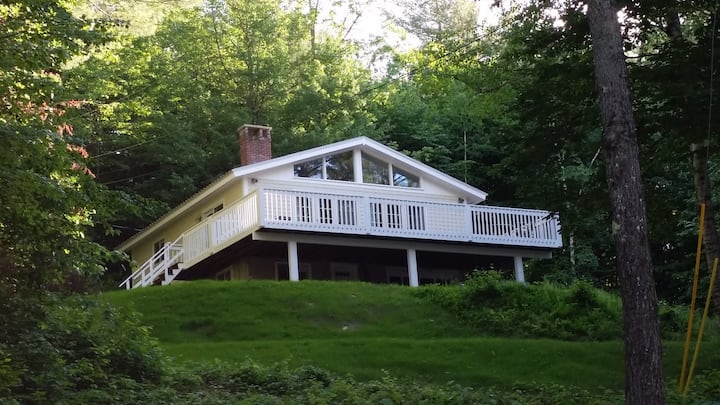 Charming Home Across From Pristine Pleasant Lake, New London - New London, NH