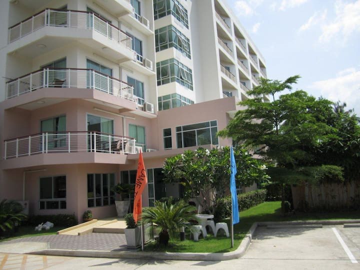 Flame Tree Residence Near Market Village - Hua Hin