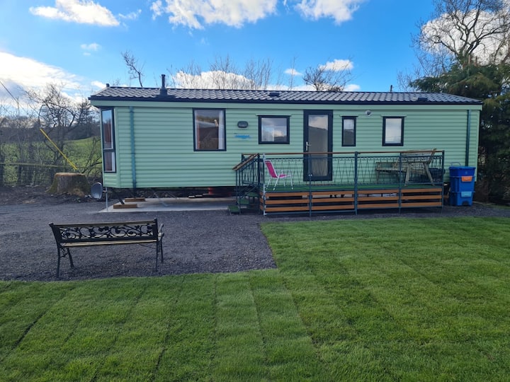 Cosy Static Caravan With Parking And Picnic Area - Bala