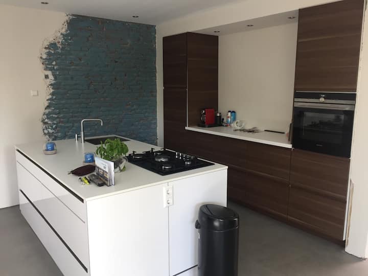 Luxe Spacious Jacuzzi - Everything You Need - Eindhoven