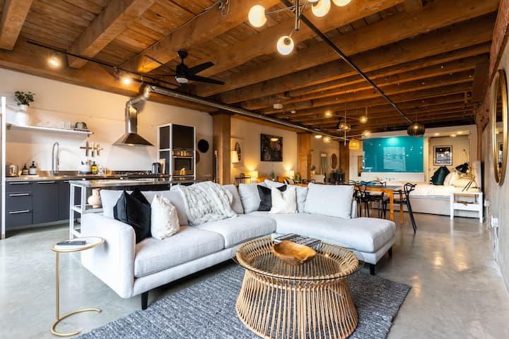 Stunning Gastown Loft! 1200 Sq Ft & King Bed - Vancouver
