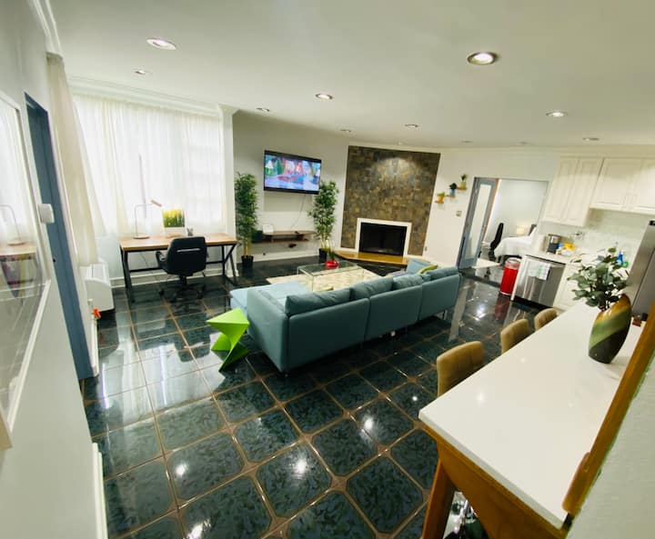 Spacious Cozy 1-bedroom Condo Near Beach - Long Beach, CA