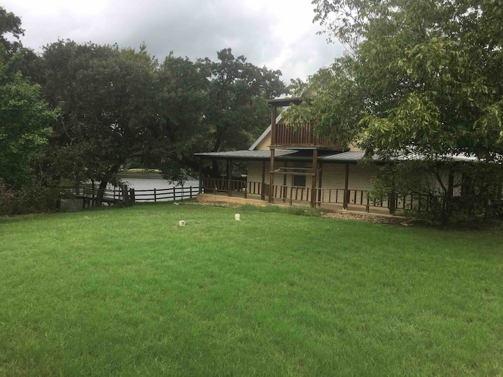 Shafer's Country Rest, King-sized - Stephenville, TX
