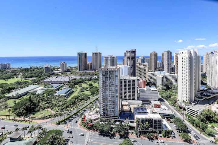 Economy Penthouse 2bdrm With Ocean Views - Honolulu, HI