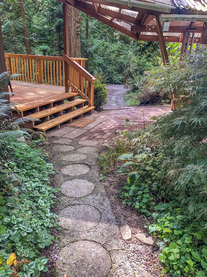 Secluded creekside cabin (Ariel, WA) - Cabins for Rent in Ariel ...